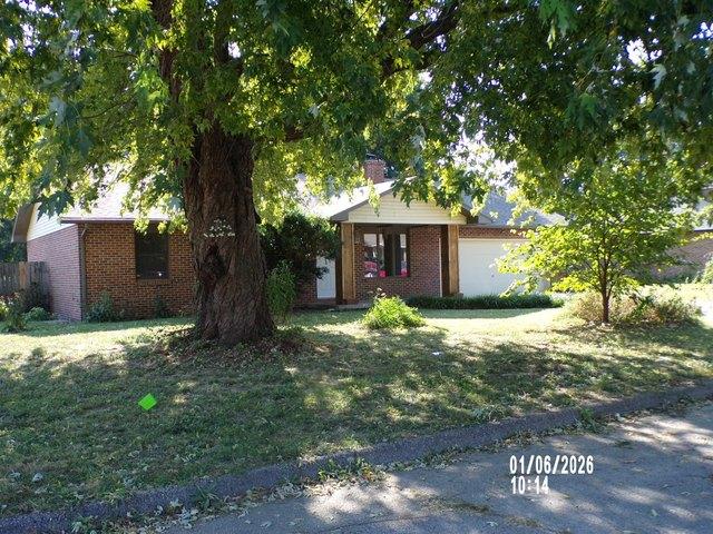 1816 S Hedgewood Dr, Bolivar, MO 65613