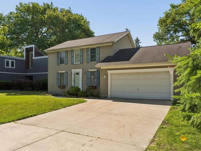 1816 S Woodland Dr, Port Huron, MI 48060