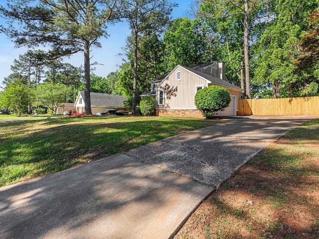 1816 Shadowood Drive