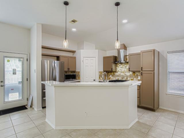 1816 Sherwood Forest Circle