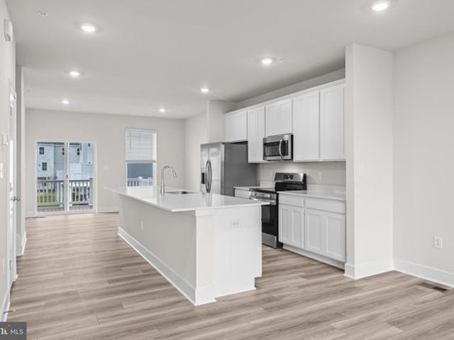 1816 Smith Island Rd, Baltimore, MD 21244