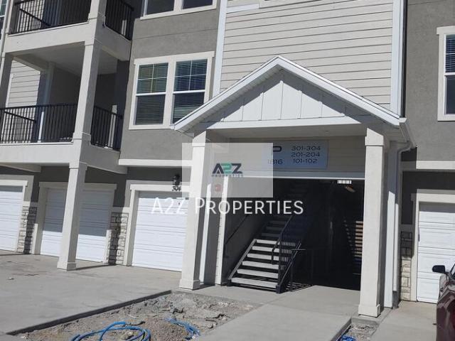 1816 W Eaglewood Dr P303, 3 beds, 2 full baths