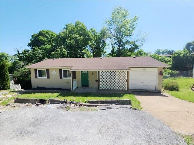 1816 West Dr, High Ridge, MO 63049
