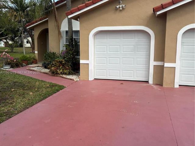 18175 NW 61st Ave, Hialeah, FL 33015 | MLS #A11981