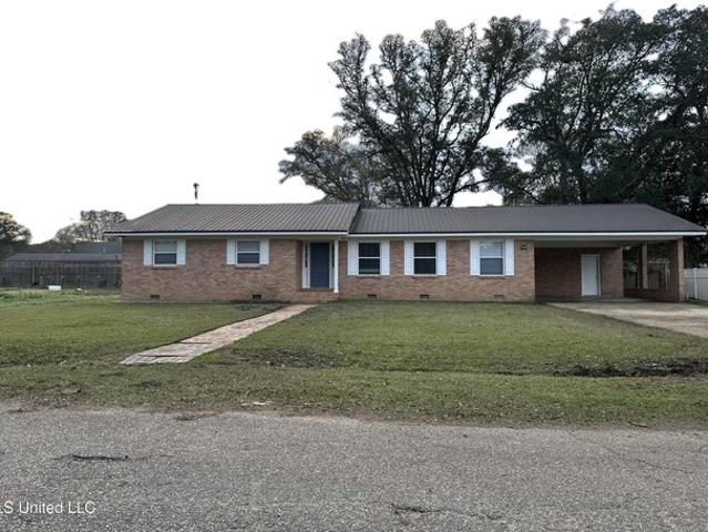 1817 Center St, Leakesville, MS 39451