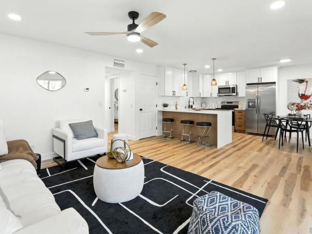 1817 E Grand 77