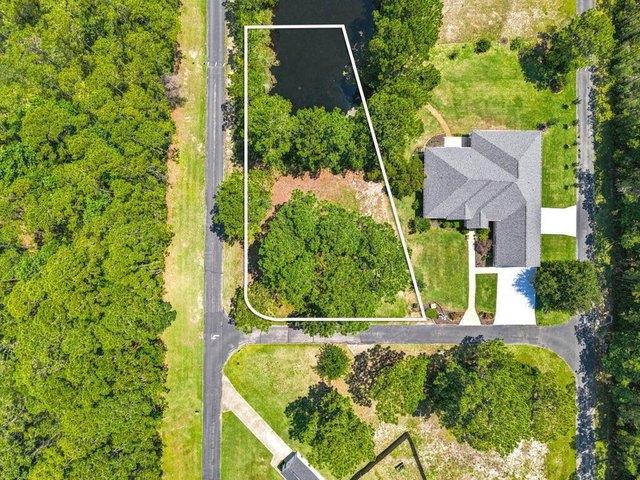 1817 E Smugglers Cove Dr, Gulf Breeze, FL 32563