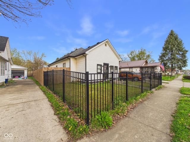 1817 Jefferson St, Anderson, IN 46016 | MLS #22095 | Compass