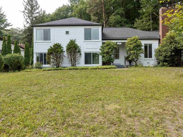 1817 W Sugnet St, Midland, MI 48640
