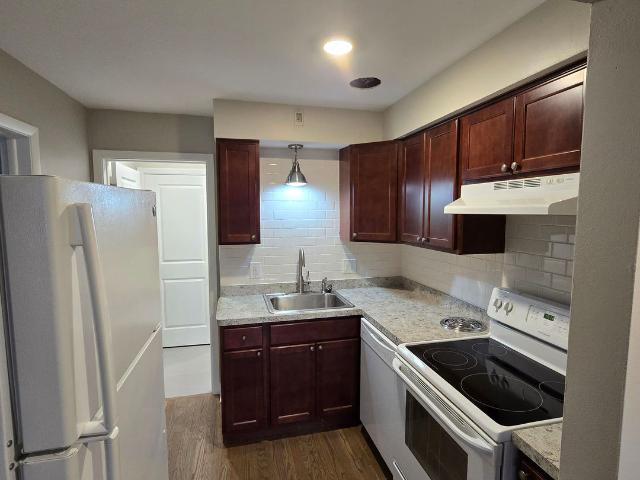 1817 W Touhy Ave, Unit 2D, Park Ridge, IL 60068 | MLS #12589 | Compass