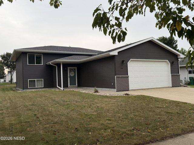 1818 Northridge Dr E, Watertown, SD 57201