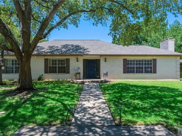 1818 Bee Creek Dr, College Station, TX 77840