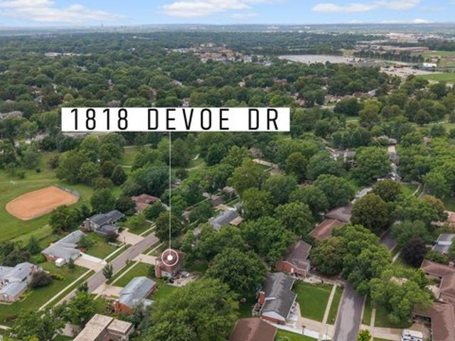 1818 Devoe Dr, Lincoln, NE 68506