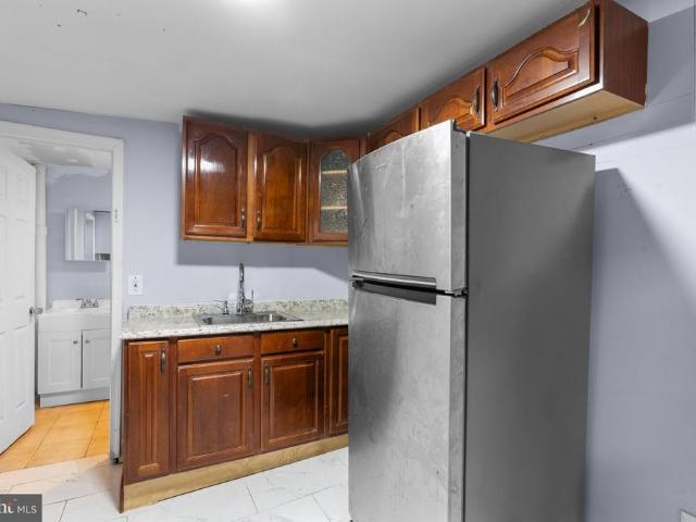 1818 E Pratt Street # APT B