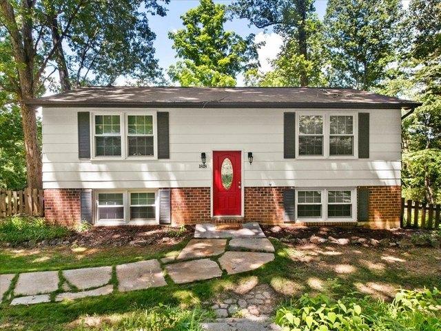 1818 Gardenspring Dr, Blacksburg, VA 24060