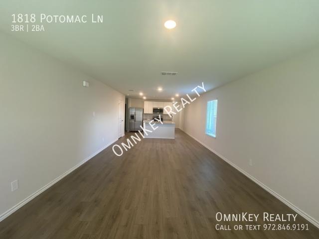 1818 Potomac Ln, 3 beds, 2 full baths