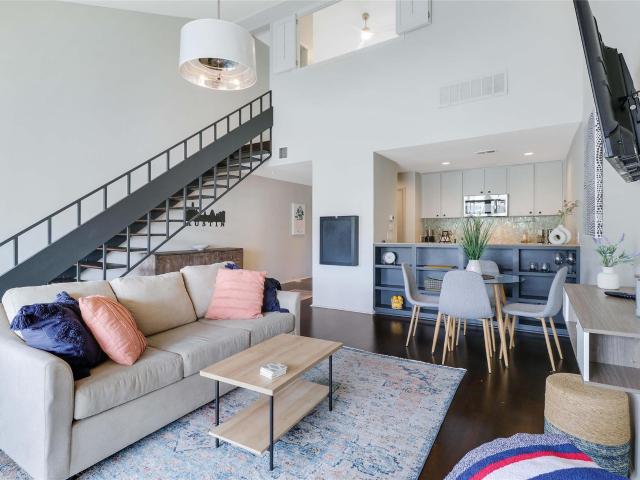 1818 S Lakeshore Blvd # 32