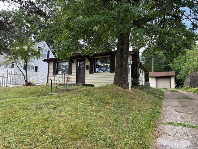 1818 Schiller Ave, Cuyahoga Falls, OH 44223