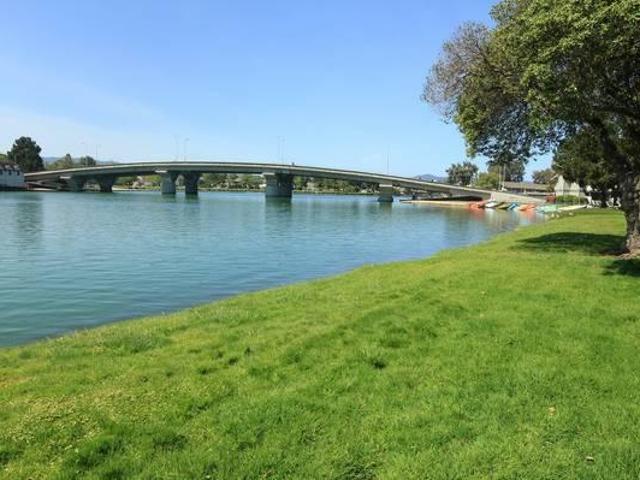 $1818 Spectacular Waterfront Community With Resort Ammenities