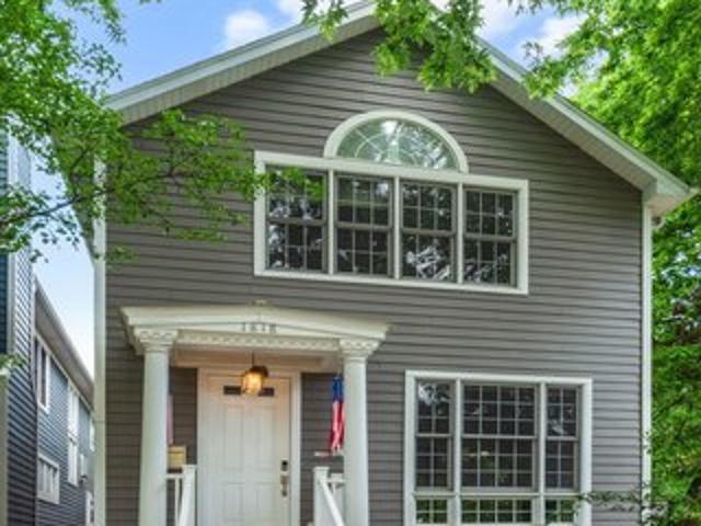 1818 W Barry Ave, Chicago, IL 60657