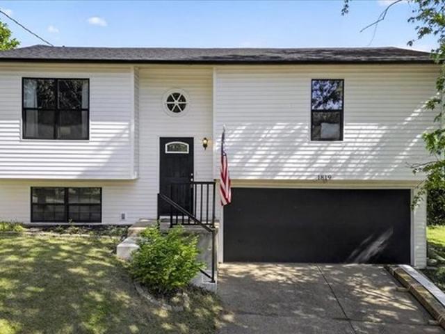 1819 Chippendale Ln, Imperial, MO 63052