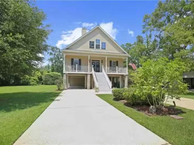 1819 CLAIBORNE ST, MANDEVILLE, LA 70448 Single Family Residenc.