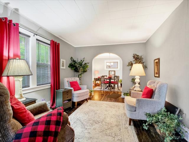 1819 Hst W 10th Street