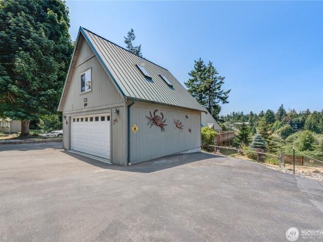 1819 Lake Drive