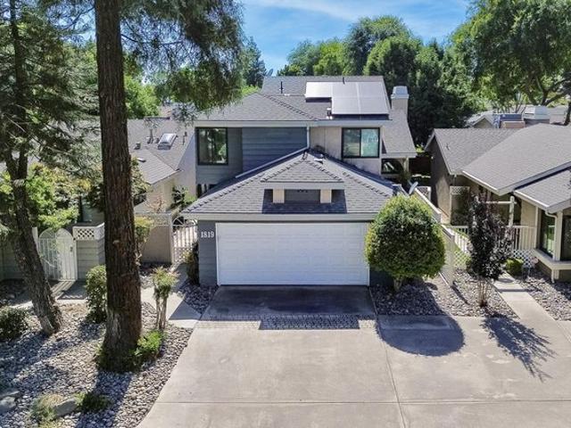 1819 S Stover St, Visalia, CA 93292