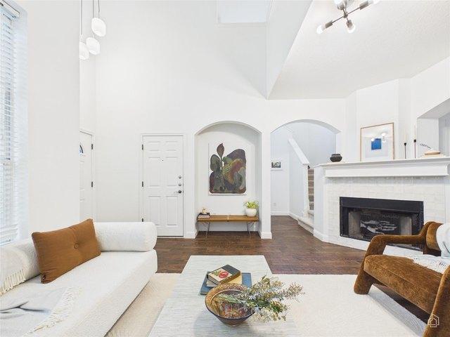 1819 Village Oak Ct, Austin, TX 78704