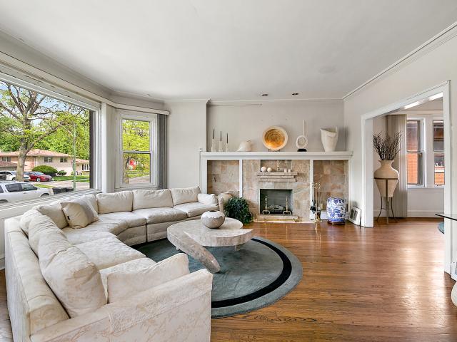 1819 W 105th Street