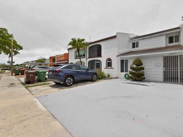 1819 W 68th St, Hialeah, FL 33014
