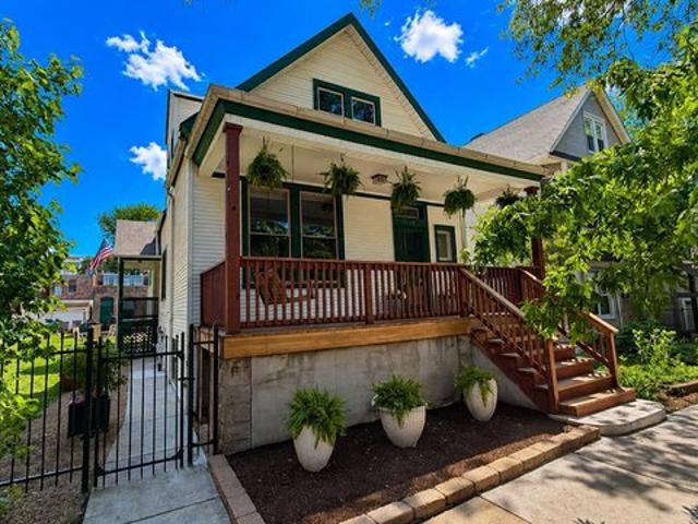 1819 W Cornelia Ave, Chicago, IL 60657