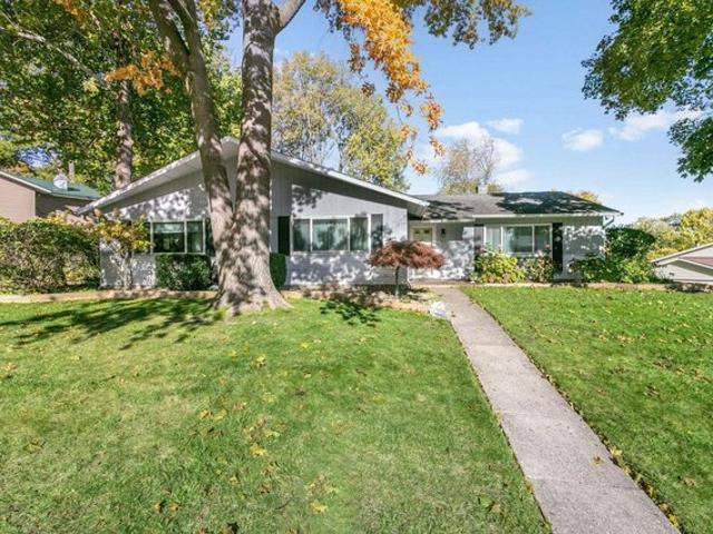 1819 Woodmont Dr, South Bend, IN 46614
