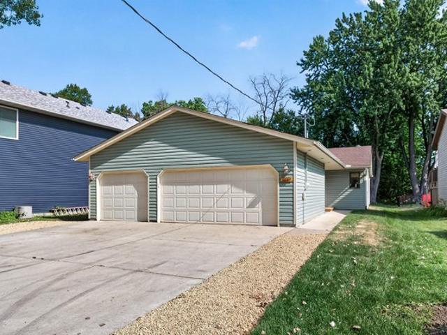 1819 9th Ave SE, Forest Lake, MN 55025