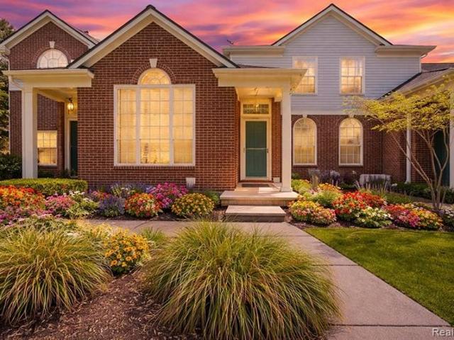18101 Adri Cir, Walled Lake, MI 48390