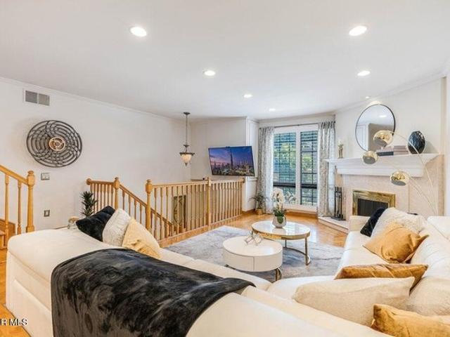 18102 Burbank Blvd Unit 29, Tarzana, CA 91356