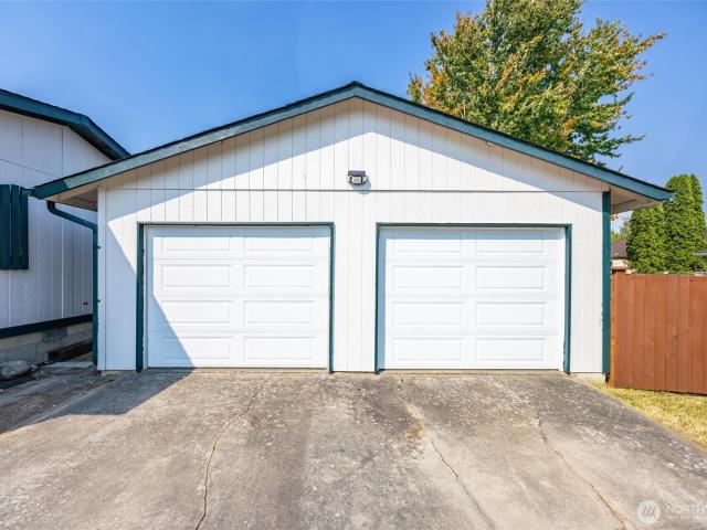 1810 N 33rd Place