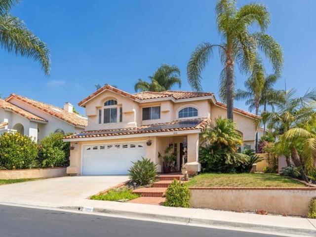 1810 Olympus Loop Dr, Vista, CA 92081