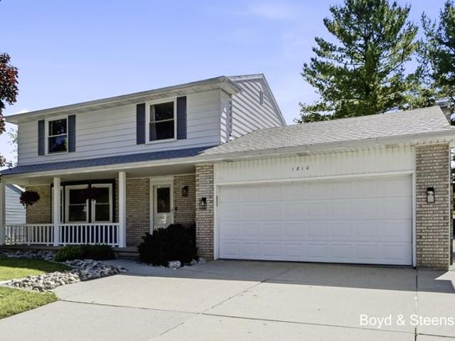 1810 Amberina Dr, Lansing, MI 48917