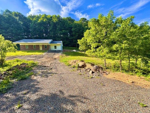 1810 Creekview Dr, Galax, VA 24333