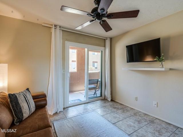 1810 E Blacklidge Dr Apt 106, Tucson, AZ 85719
