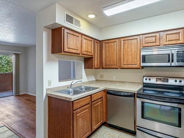 1810 E Blacklidge Dr Apt 102, Tucson, AZ 85719