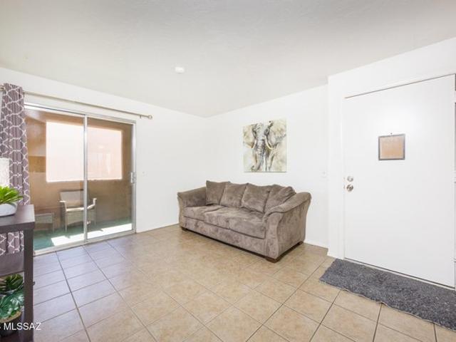 1810 E Blacklidge Dr Apt 112, Tucson, AZ 85719