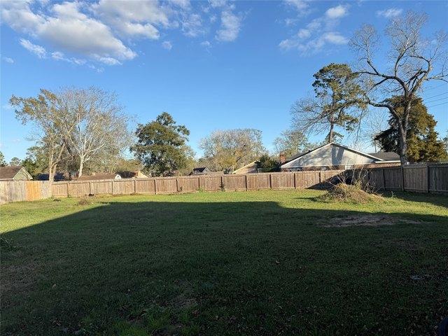 1810 Eagle Point Rd, Crosby, TX 77532