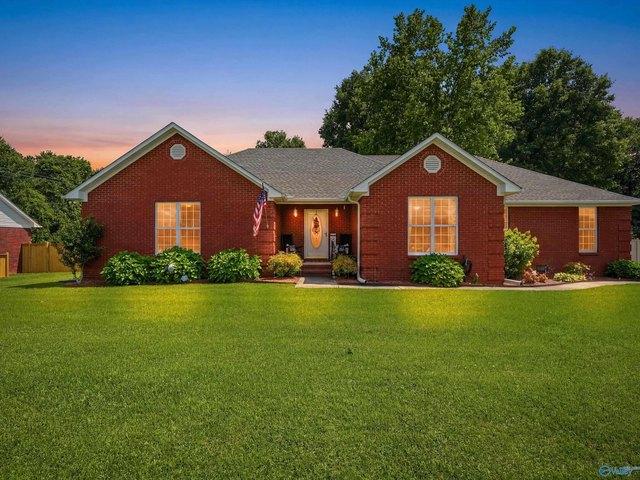 1810 Lillian Dr, Athens, AL 35611