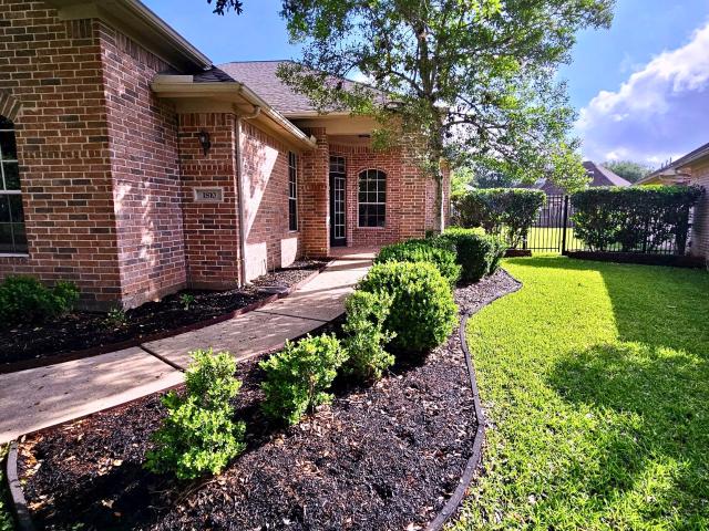 1810 Rippling Water Ct, Sugar Land, TX 77479 | MLS #70352 | Compass