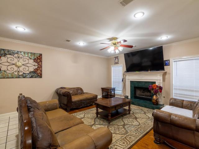 1810 Royal Drive