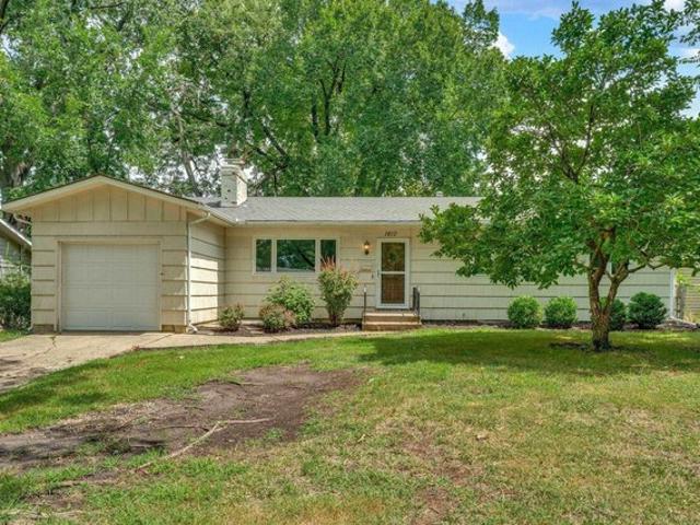 1810 SW Kent Pl, Topeka, KS 66604