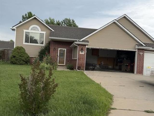 1810 S Fox Run Cir, Wichita, KS 67207